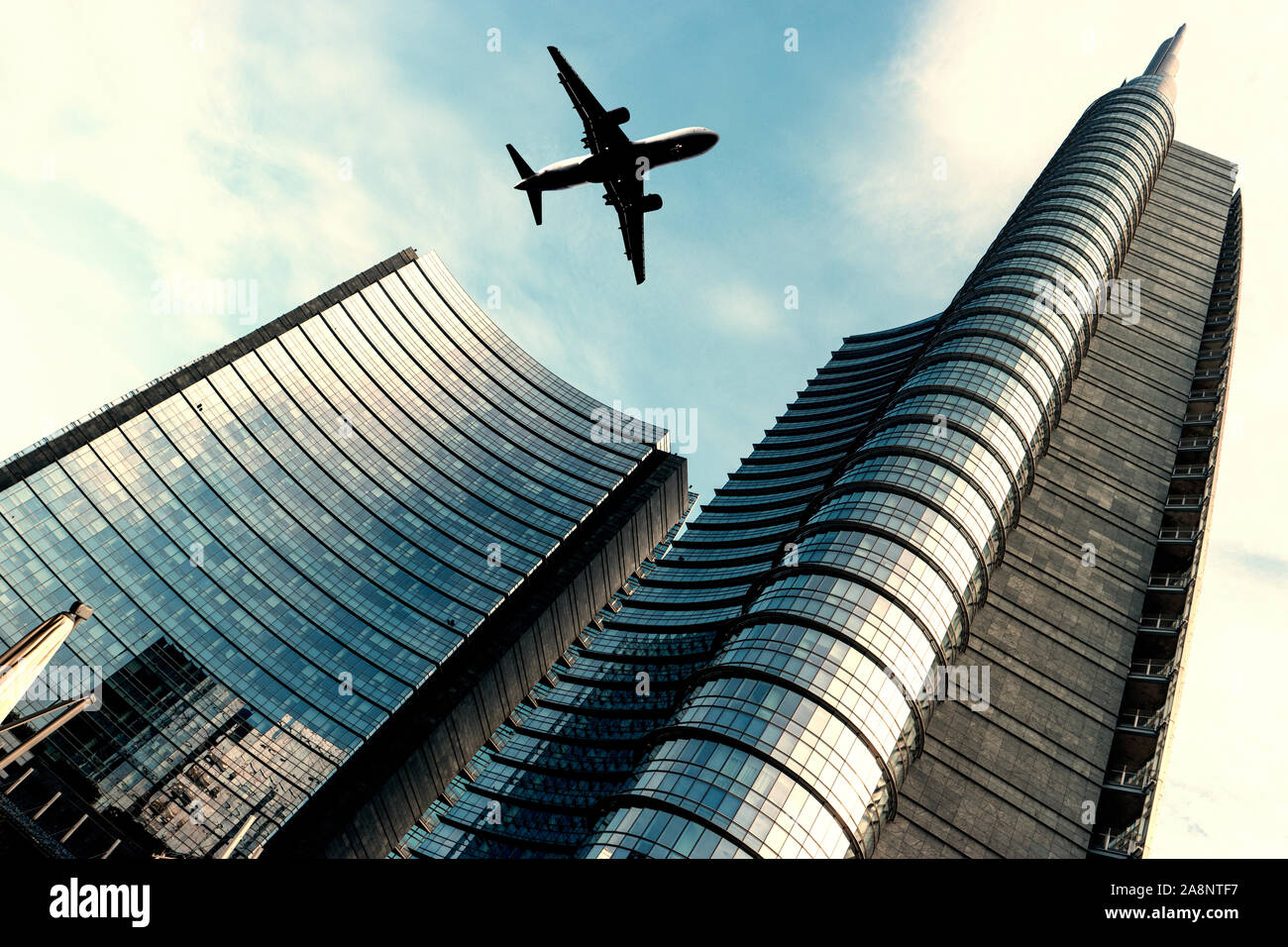 Flying through city skyline hi-res stock photography and images - Alamy
