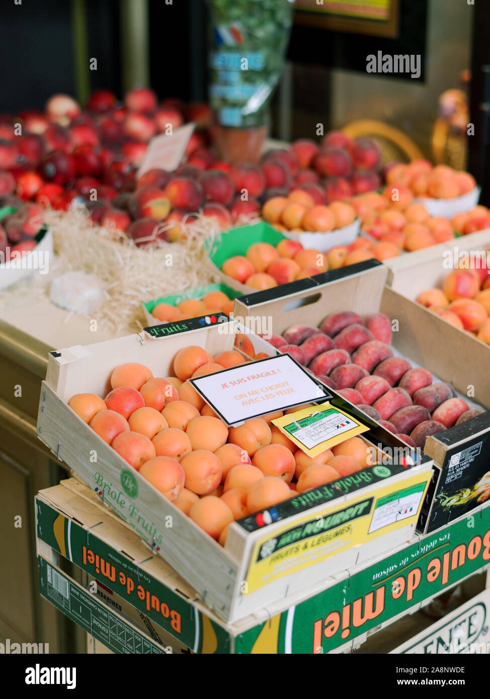 Downtown paris hi-res stock photography and images - Alamy