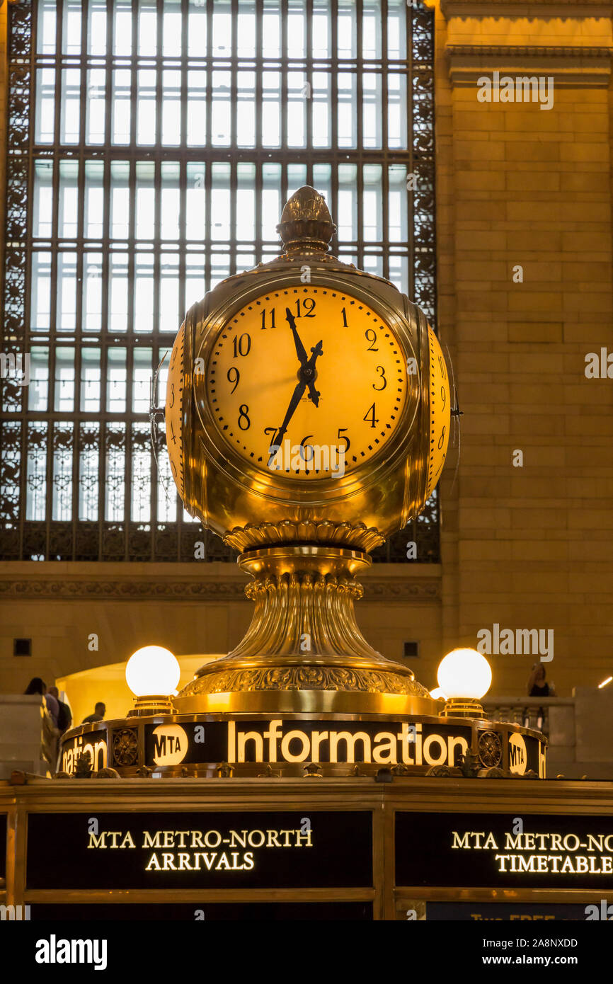 Clock above desk hi-res stock photography and images - Alamy