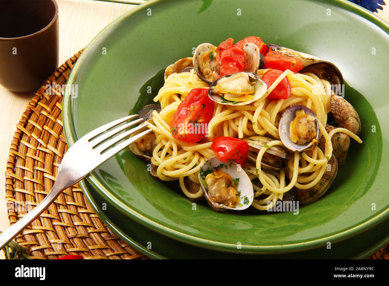 original italian spaghetti with clams Stock Photo - Alamy