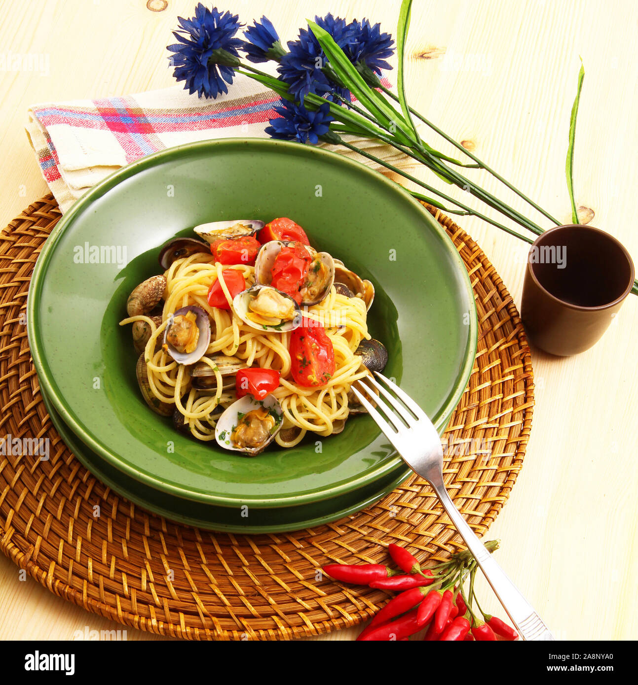 original italian spaghetti with clams Stock Photo - Alamy