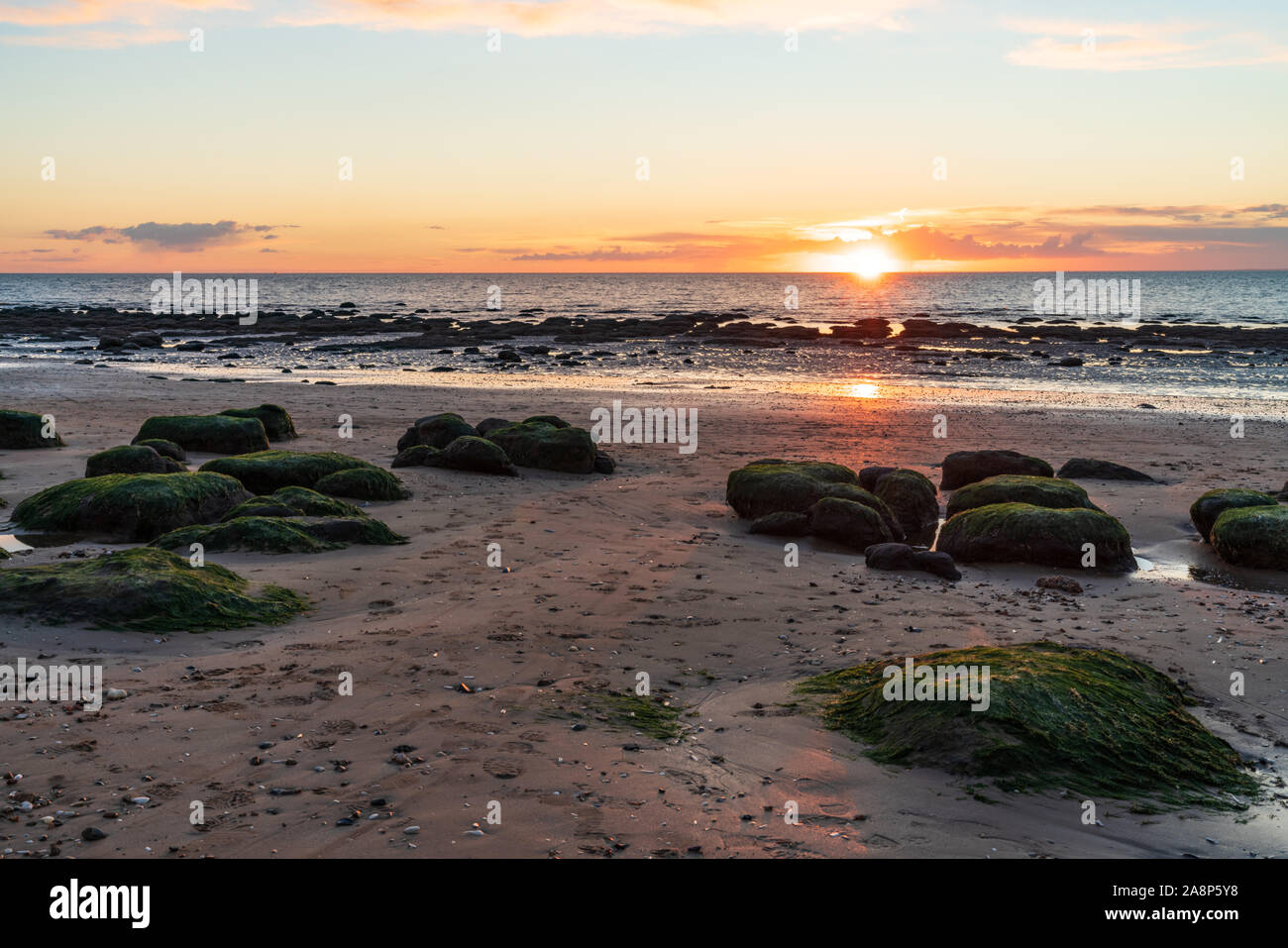 Hunstanton cliffs pebbles hi-res stock photography and images - Alamy