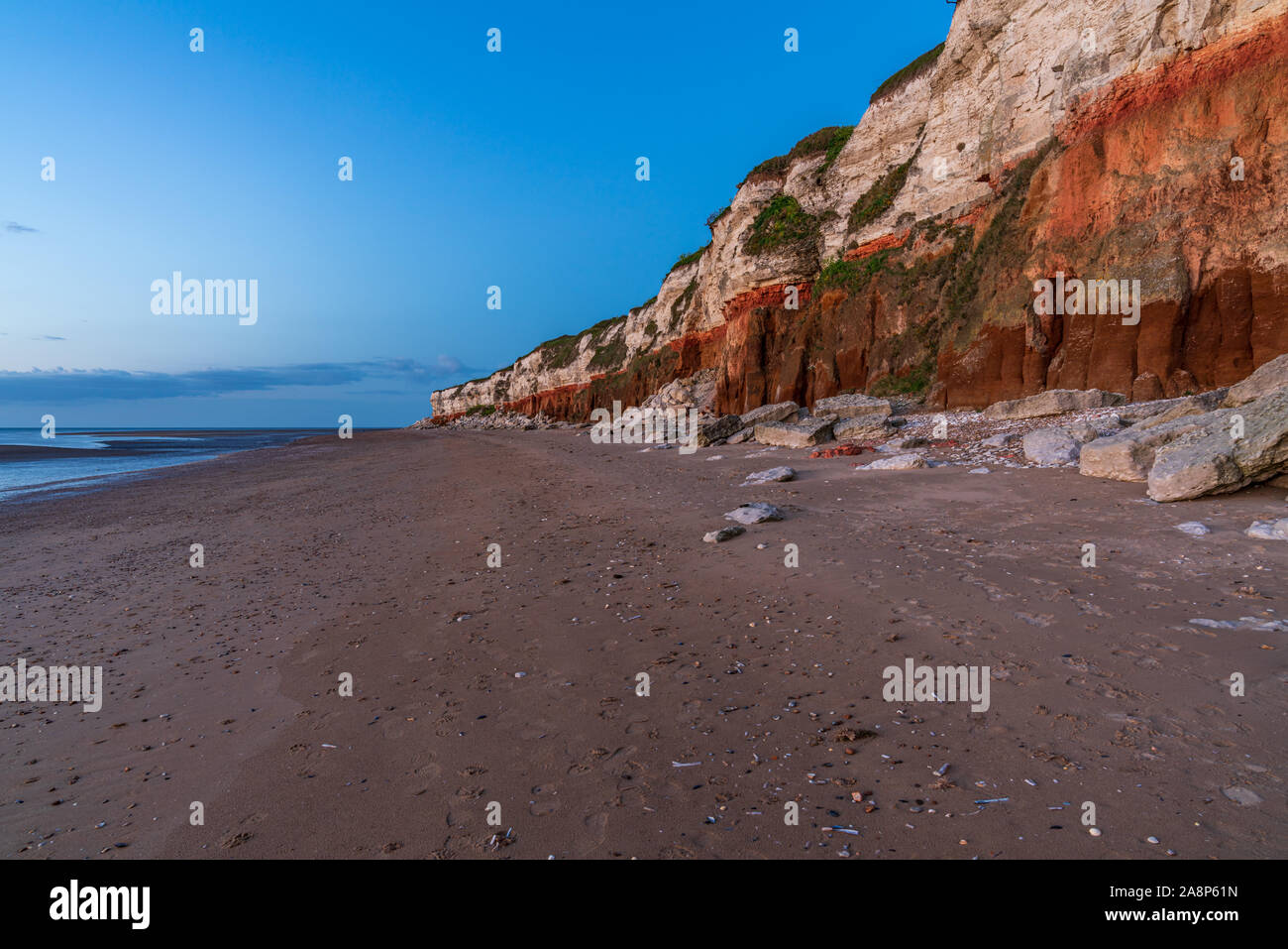 Hunstanton cliffs pebbles hi-res stock photography and images - Alamy