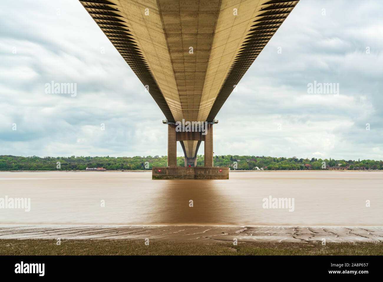 Monument bridge hull hi-res stock photography and images - Alamy