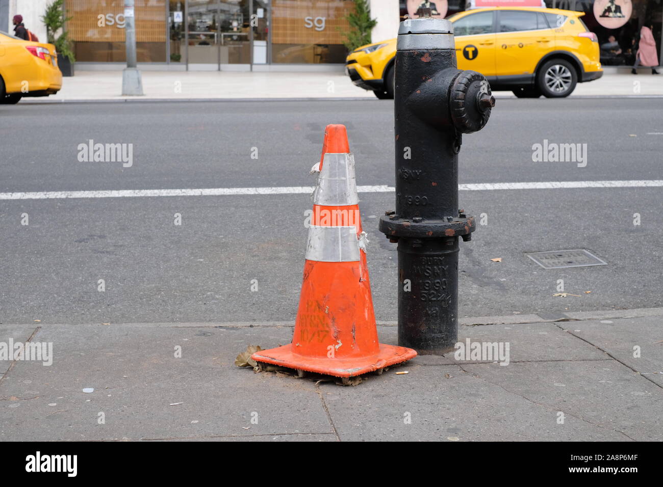 pylone in new york Stock Photo - Alamy