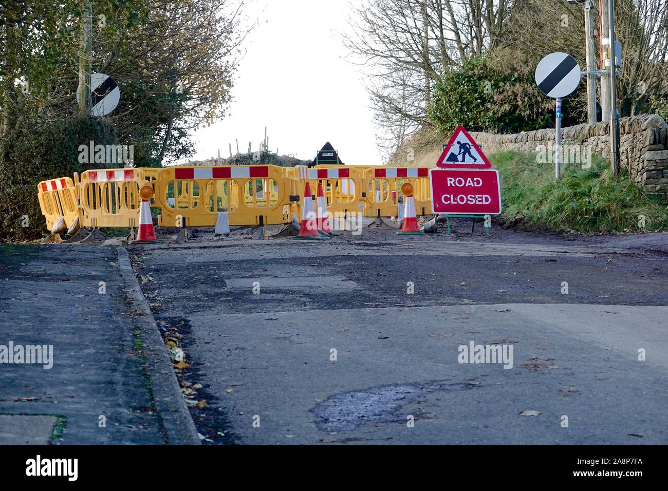 Temporary road sign denoting road closure Stock Photo - Alamy