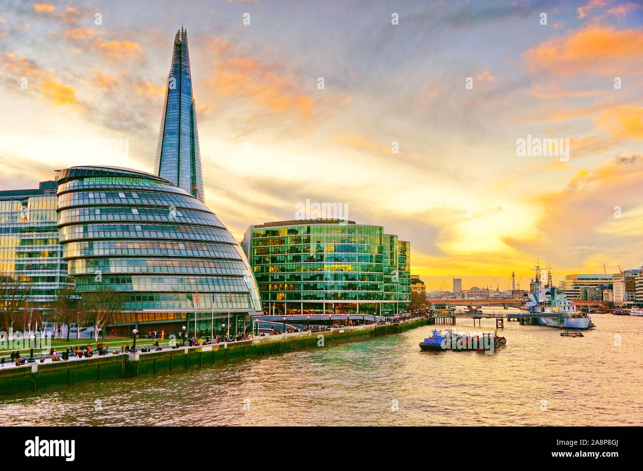 City hall london thames sunset hi-res stock photography and images - Alamy
