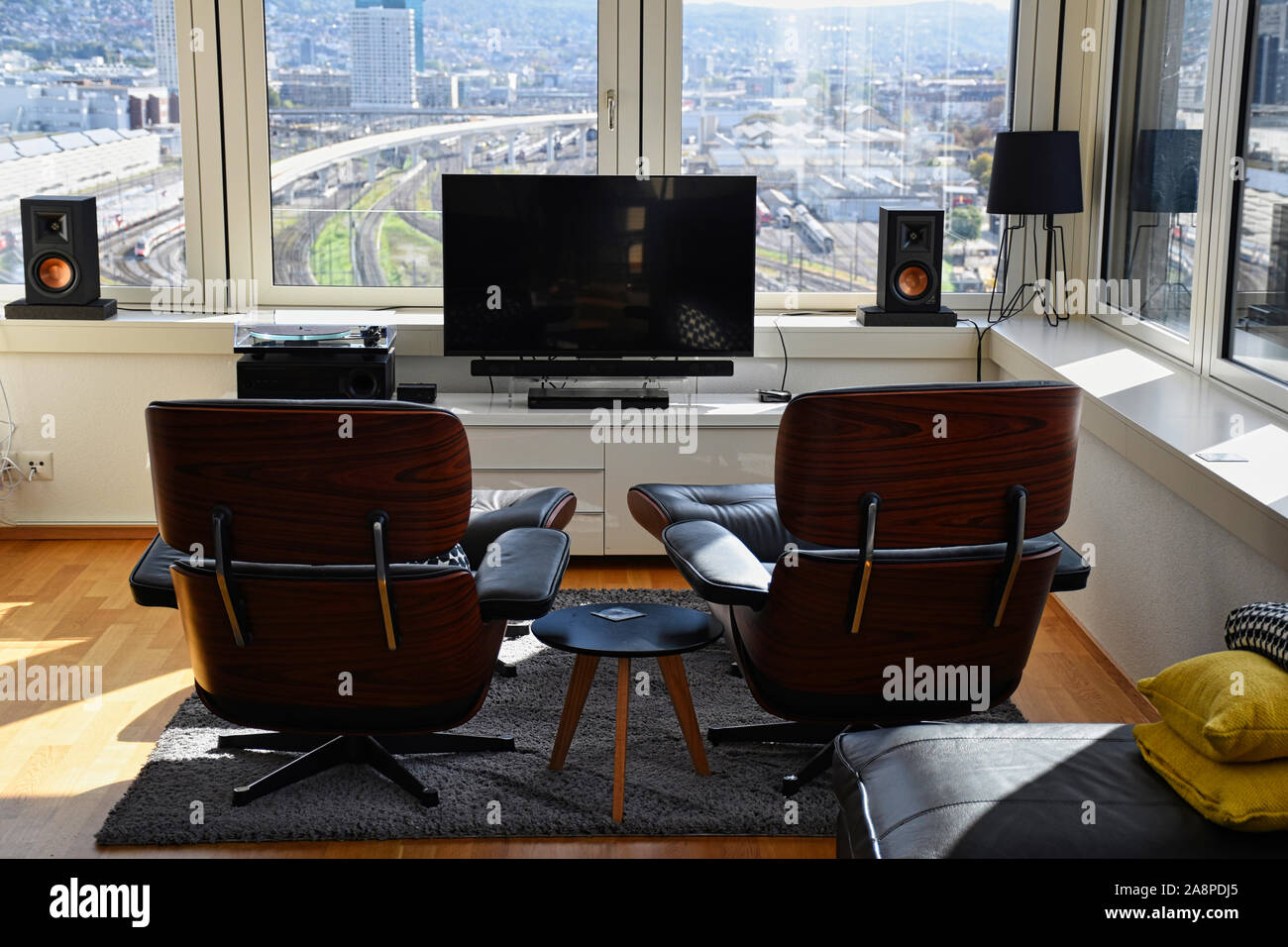 Wood speaker hi-res stock photography and images - Alamy