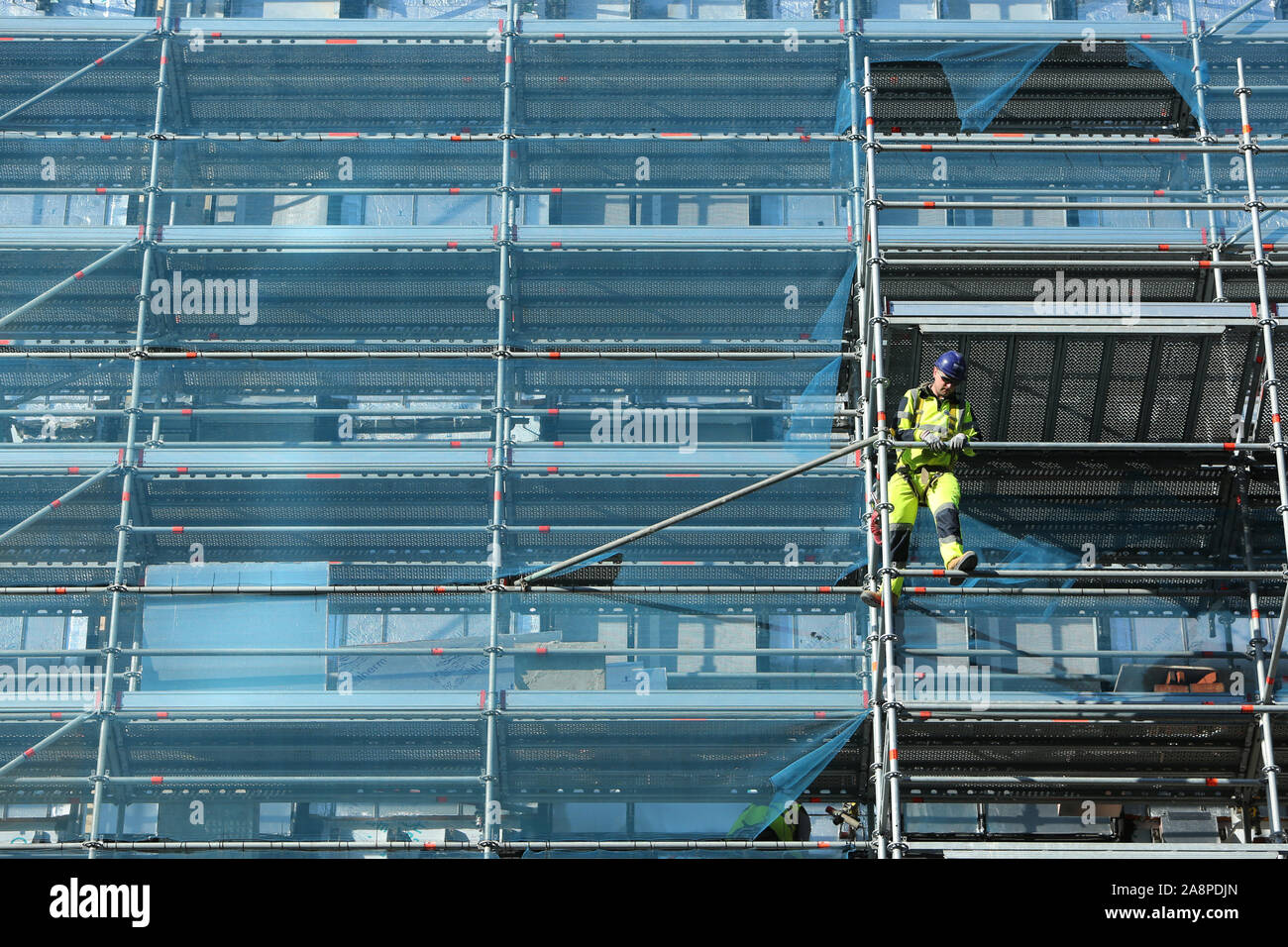 Patented scaffolding hi-res stock photography and images - Alamy