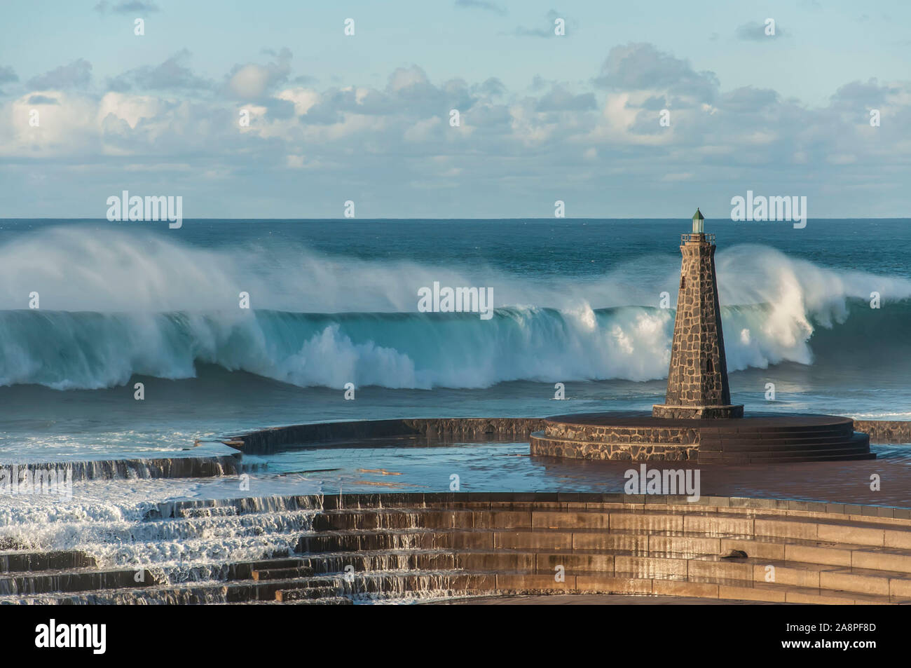 Lighthouse sea waves hi-res stock photography and images - Alamy