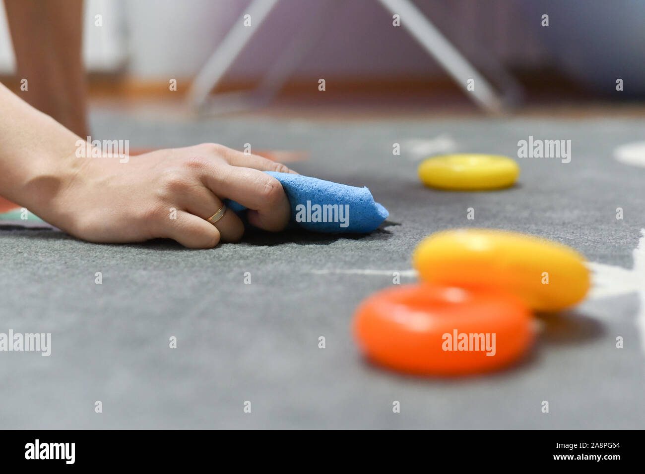 Damp cloth hi-res stock photography and images - Alamy