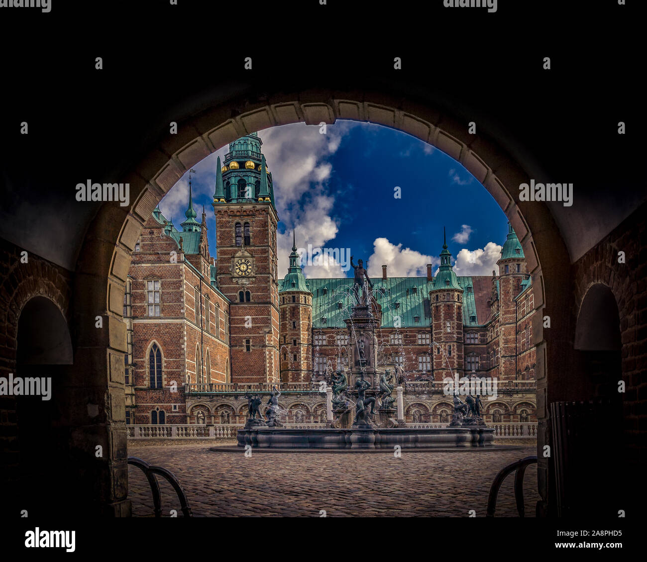 Dark gate hi-res stock photography and images - Alamy