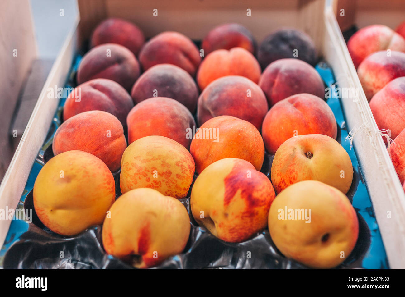 Fresh ripe large peaches in a crate Stock Photo - Alamy