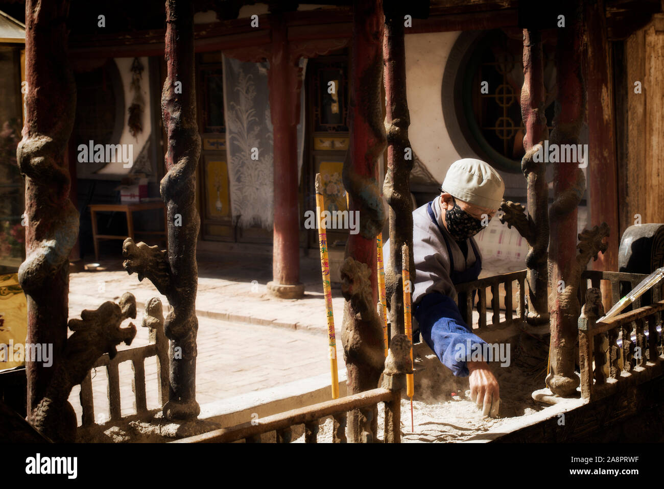 Monk and nun hi-res stock photography and images - Alamy