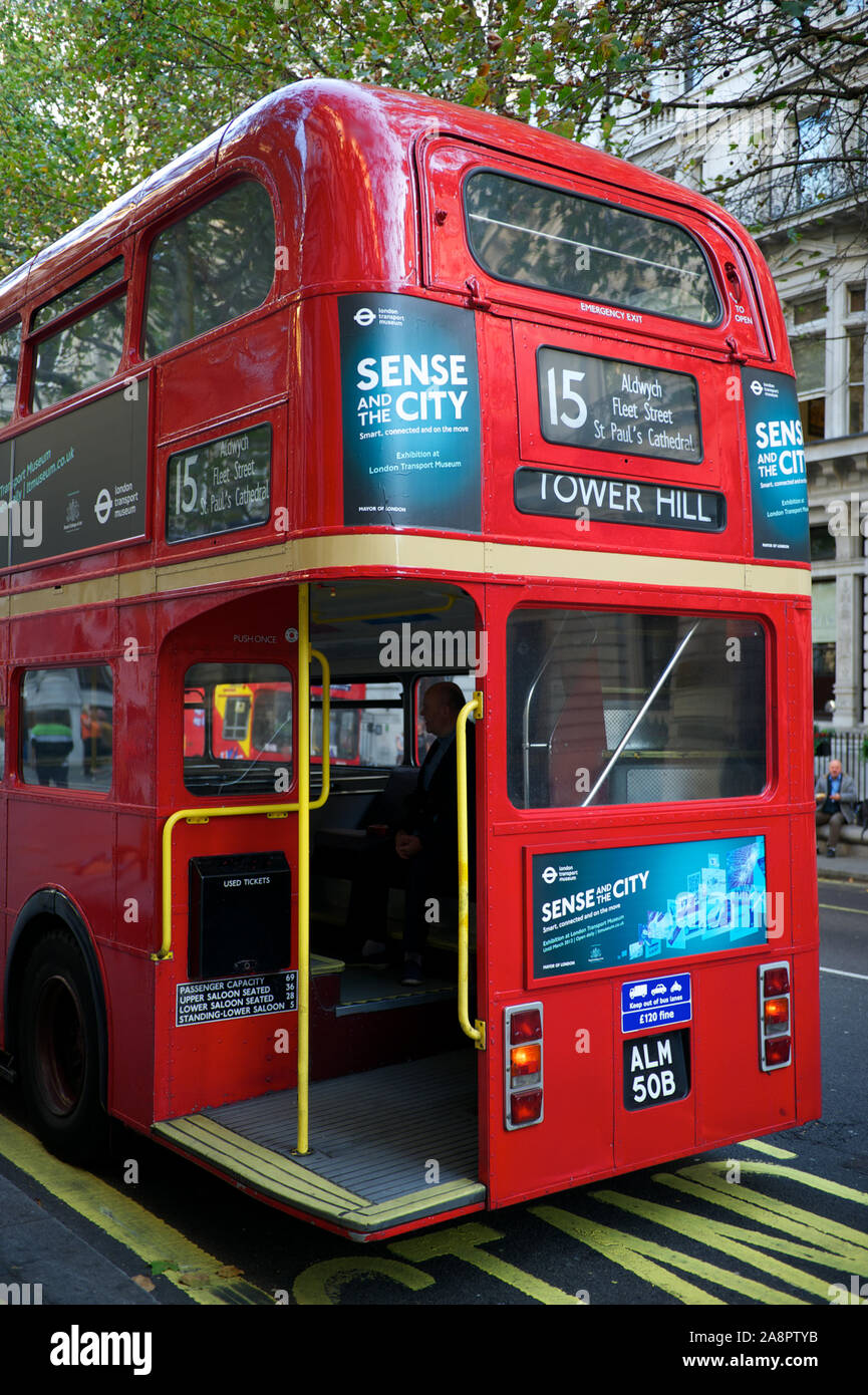 Old english bus hi-res stock photography and images - Alamy