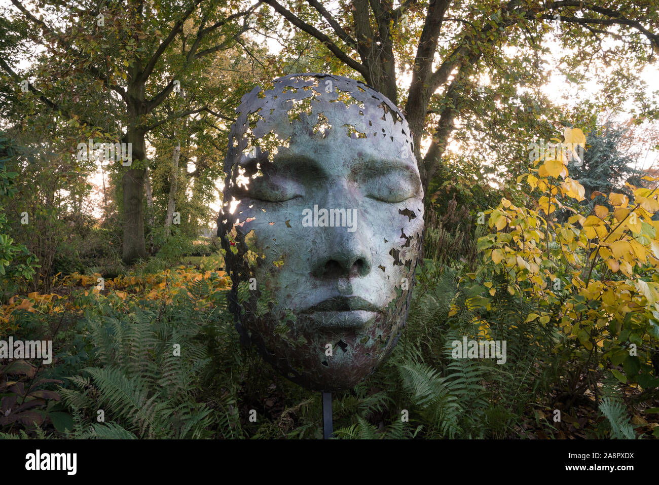 Leaf spirit sculpture kew hi-res stock photography and images - Alamy