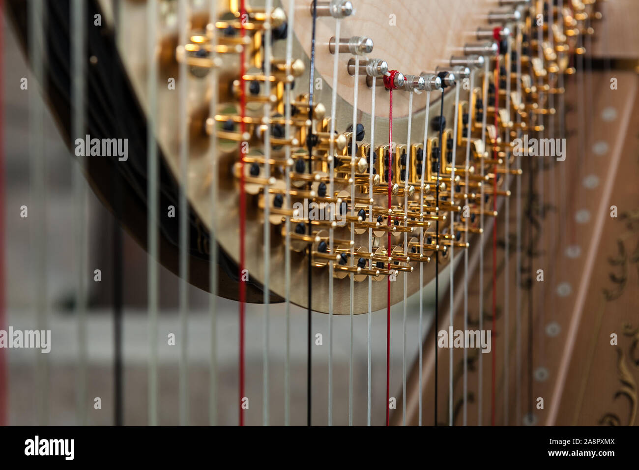 Harp instrument hi-res stock photography and images - Alamy