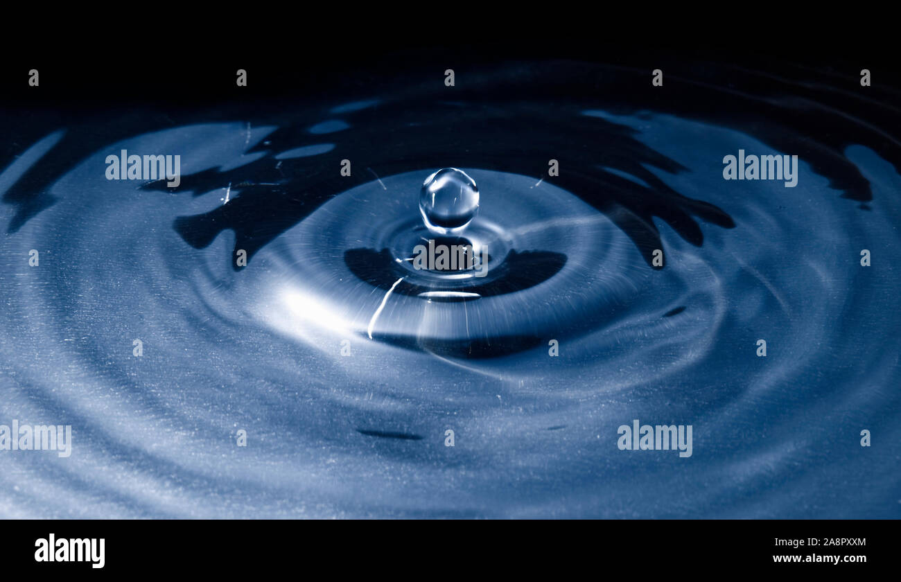 Water droplet frozen in action by off camera flash Stock Photo - Alamy