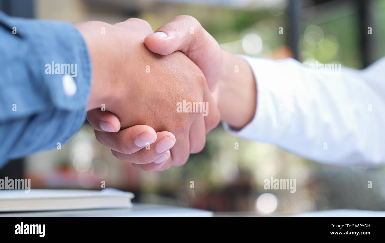 Businessmans hands gesturing hi-res stock photography and images - Alamy