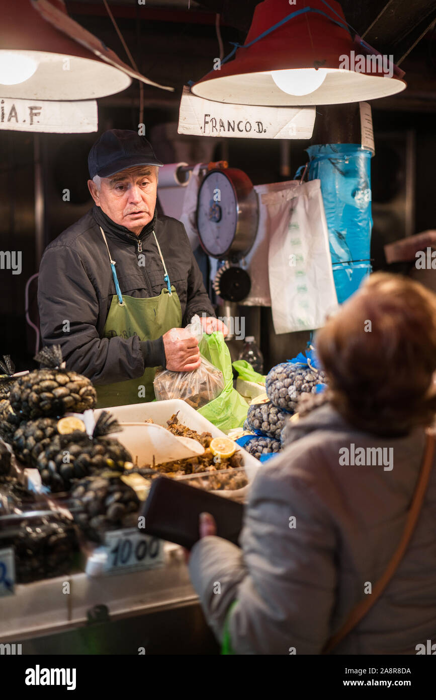 Traditional seafood market italy hi-res stock photography and images ...