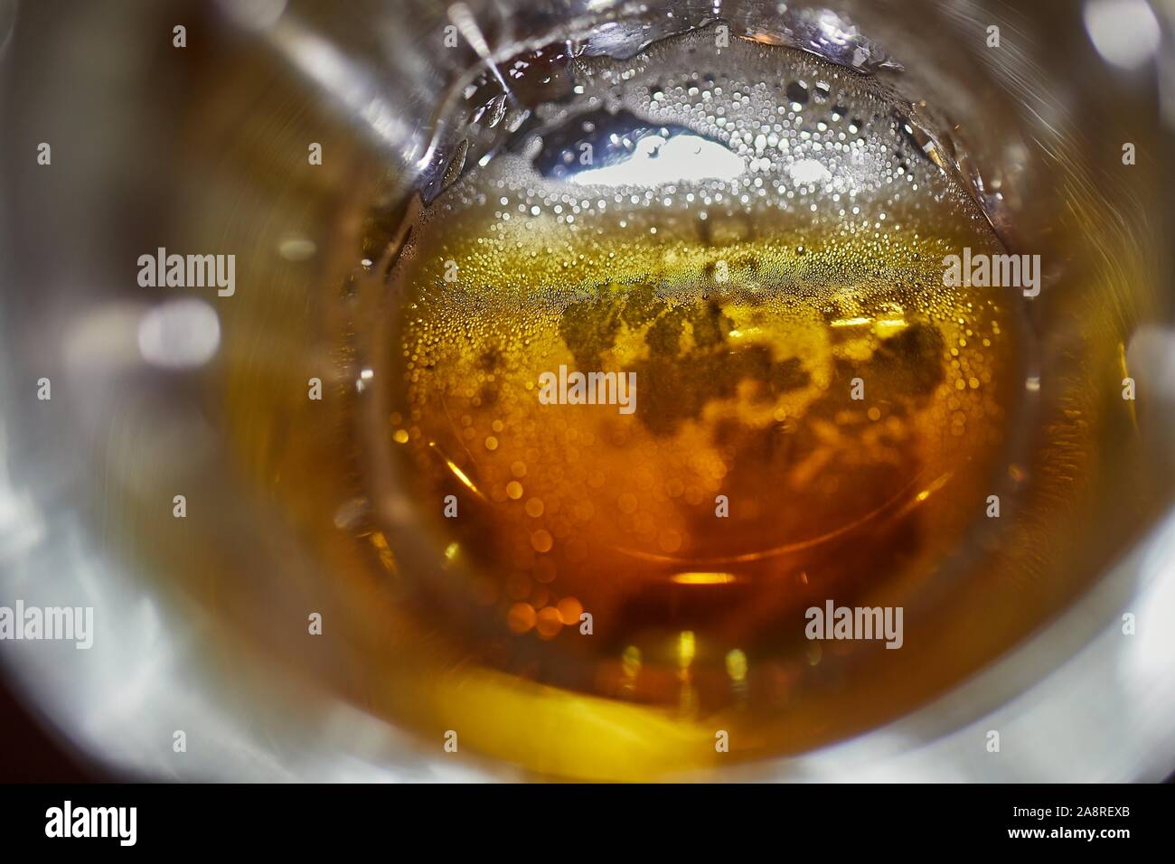 Bottom of drinking glass hi-res stock photography and images - Alamy