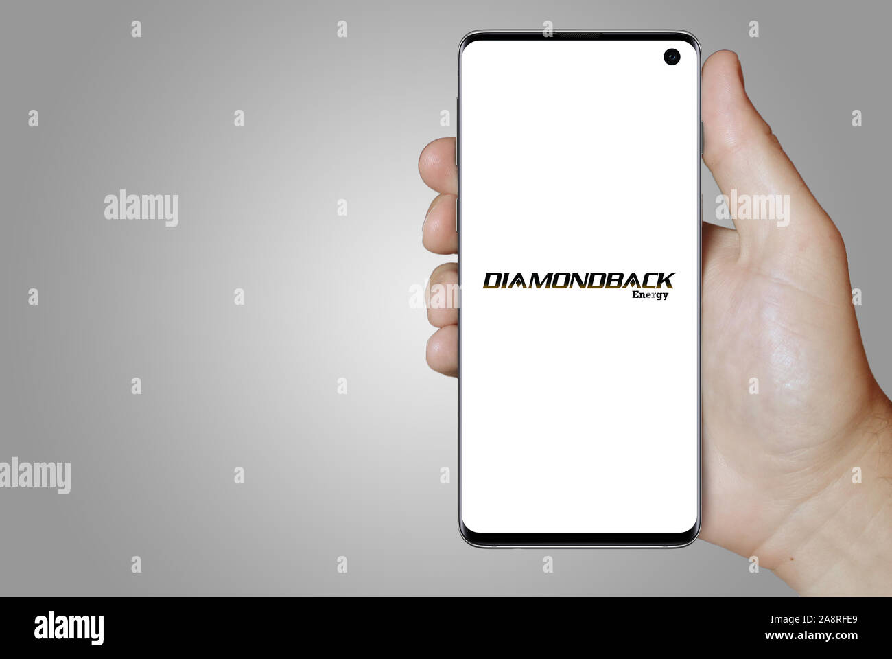 Logo of public company Diamondback Energy displayed on a smartphone ...