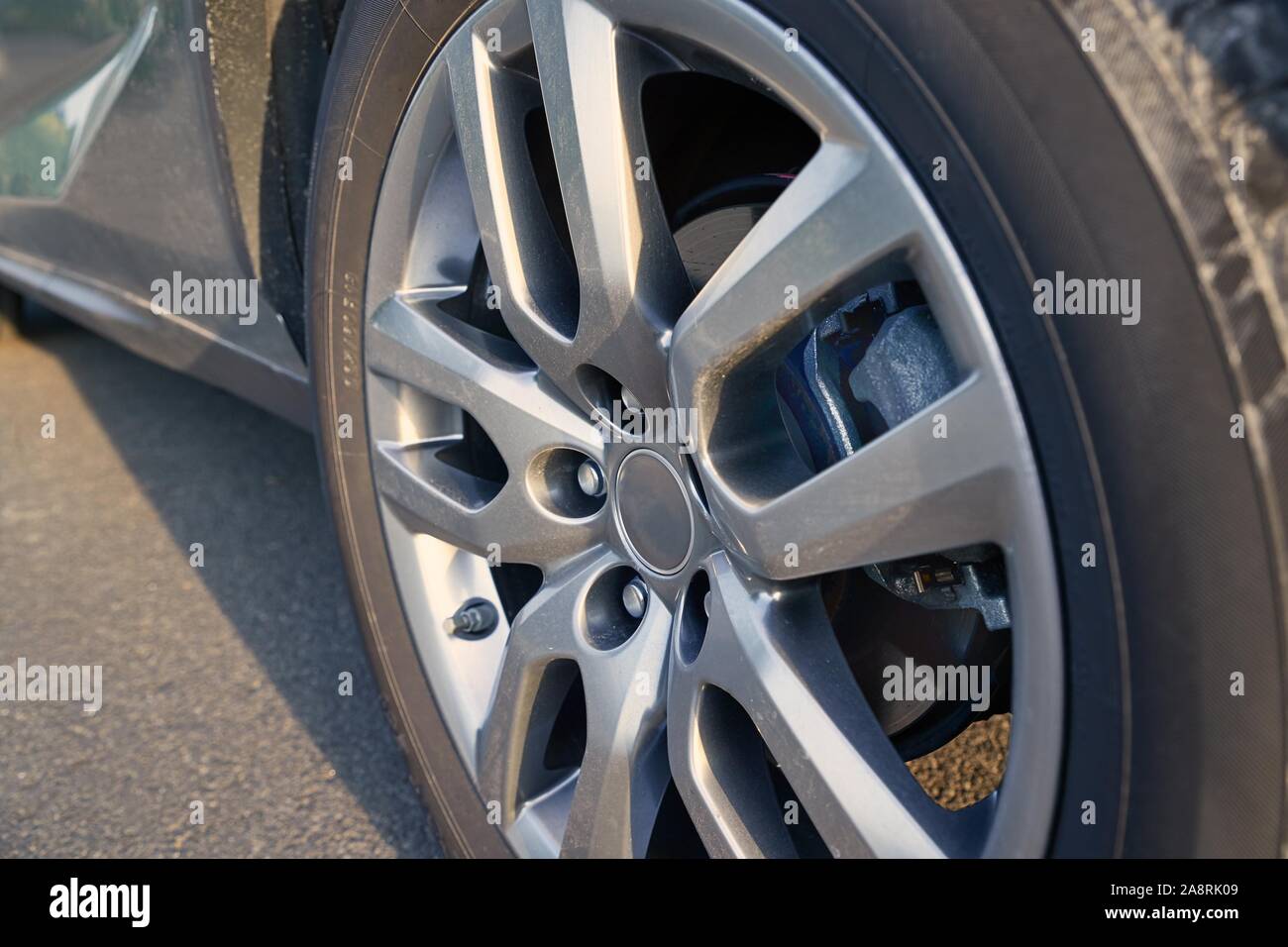Wheel of a 4x4 vehicle Stock Photo - Alamy