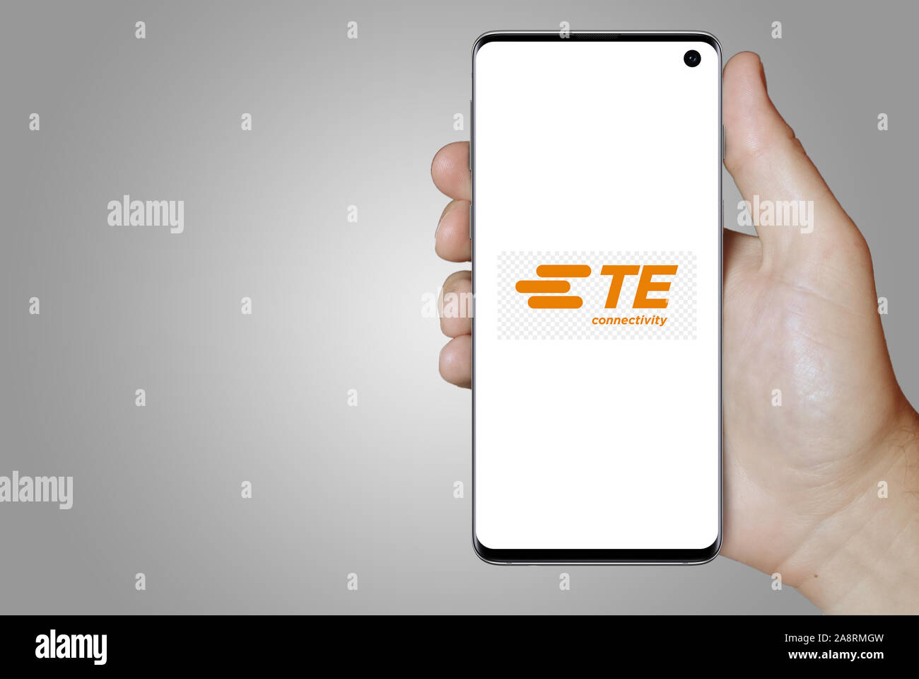 Logo of public company TE Connectivity Ltd. displayed on a smartphone ...