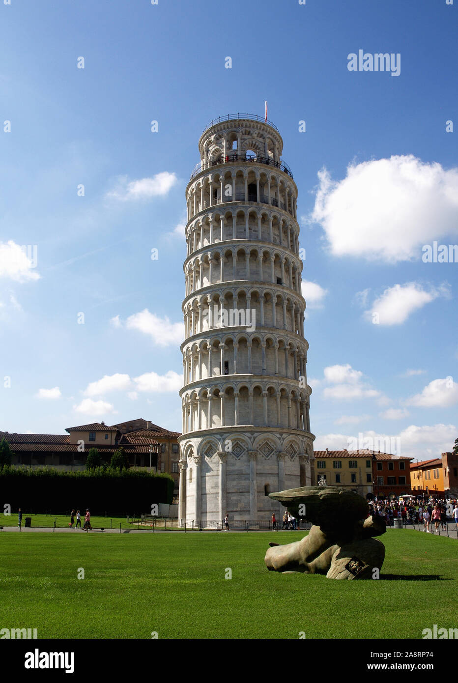 The world famous landmark of the Leaning Tower of Pisa in Italy Stock ...