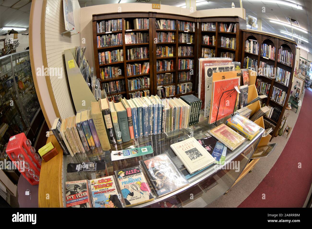 Selling quality second hand and new books hi-res stock photography and ...