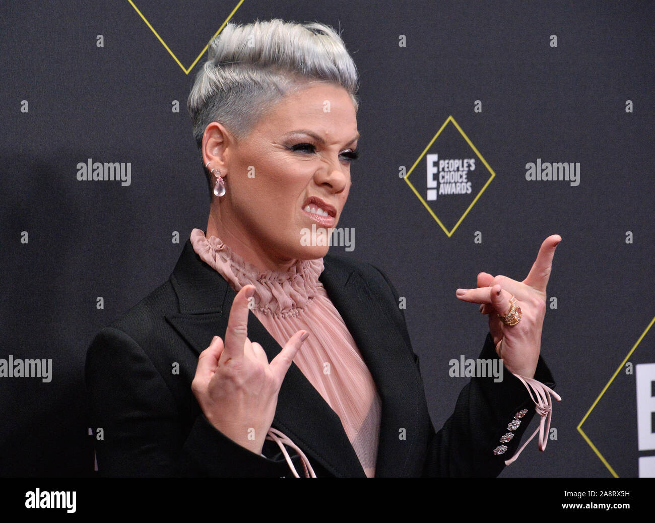 Singer pink hi-res stock photography and images - Alamy