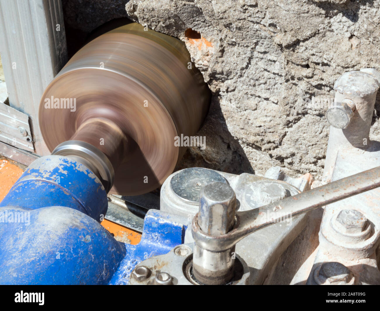 Drilling large diameter holes hi-res stock photography and images - Alamy