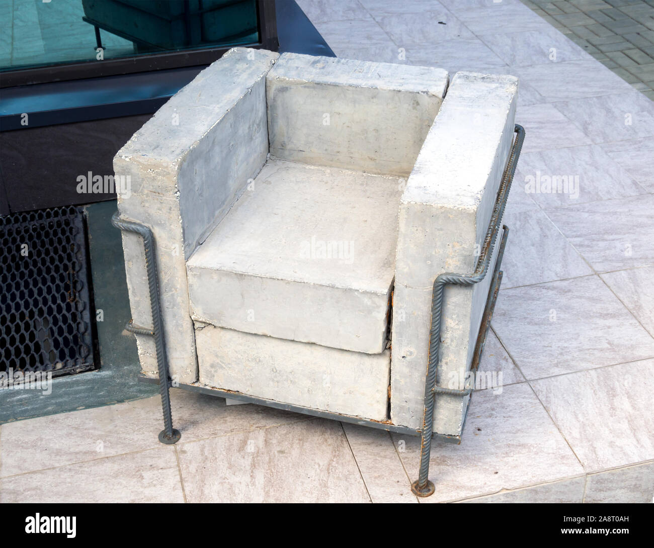 Concrete block bench hi-res stock photography and images - Alamy