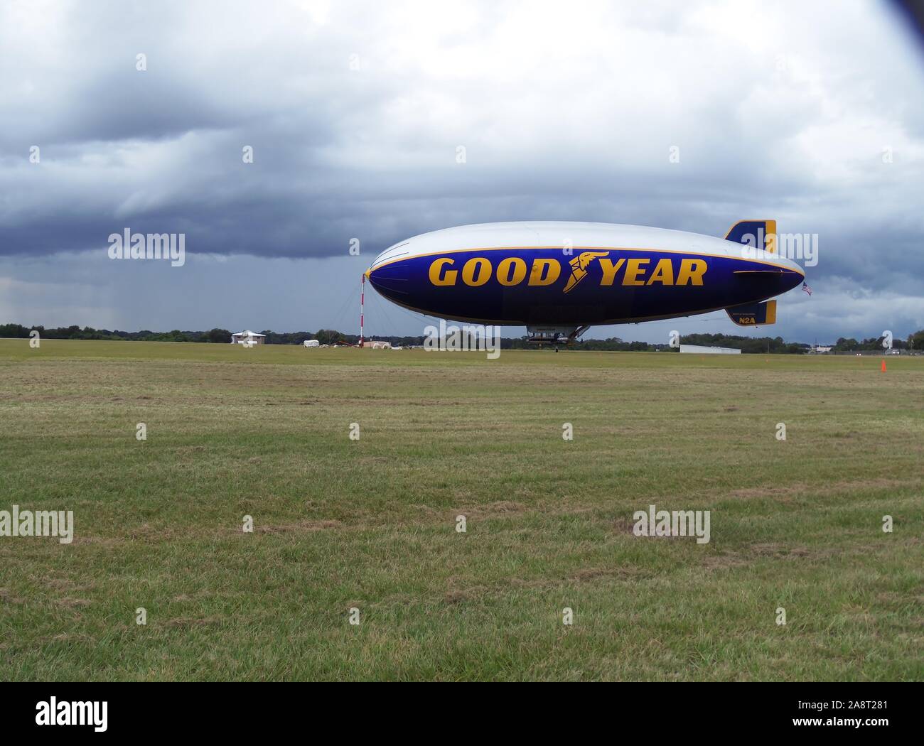 Photographs of a landed blimp hi-res stock photography and images - Alamy