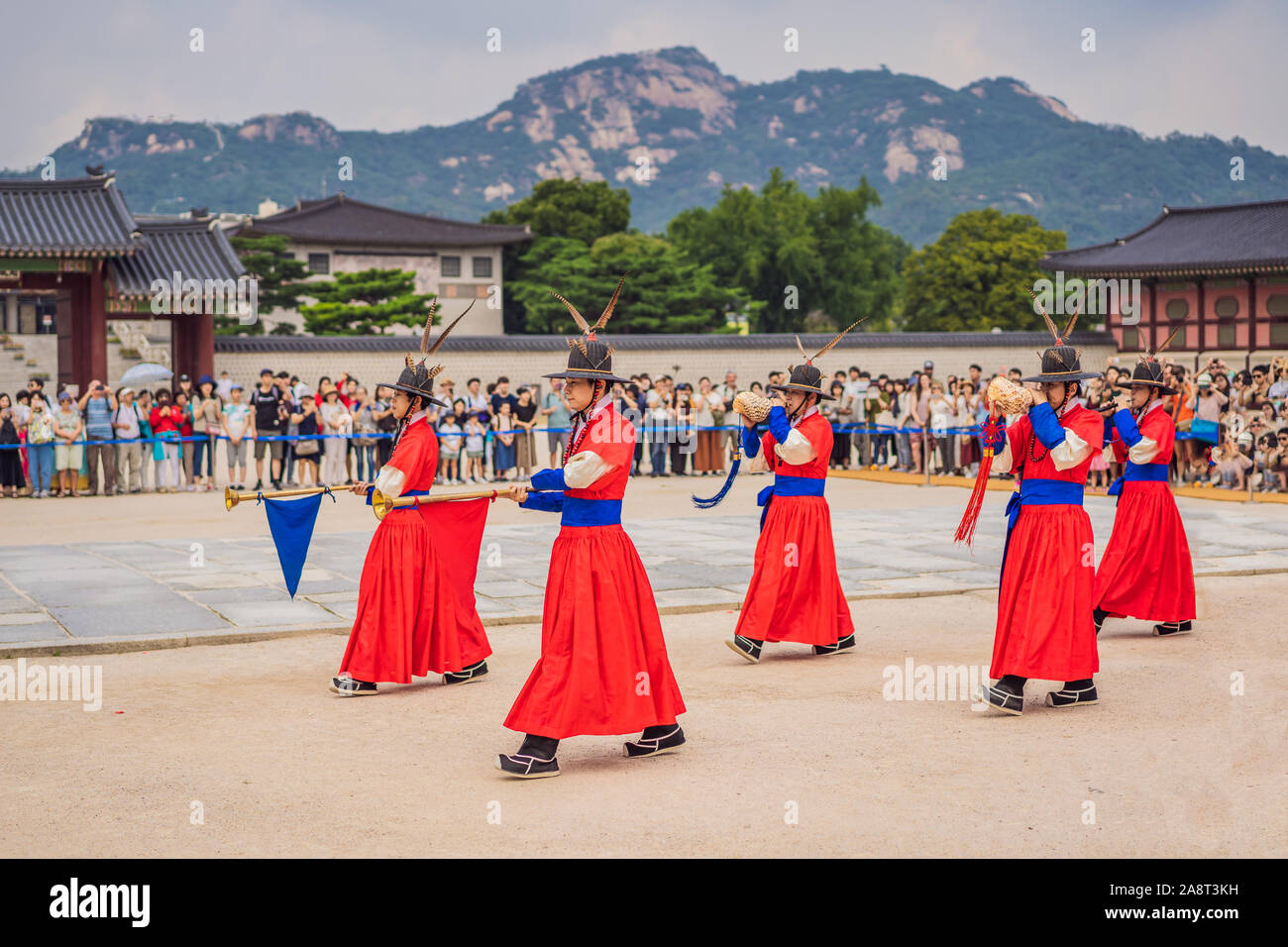 Korean Traditional Gate High Resolution Stock Photography and Images ...