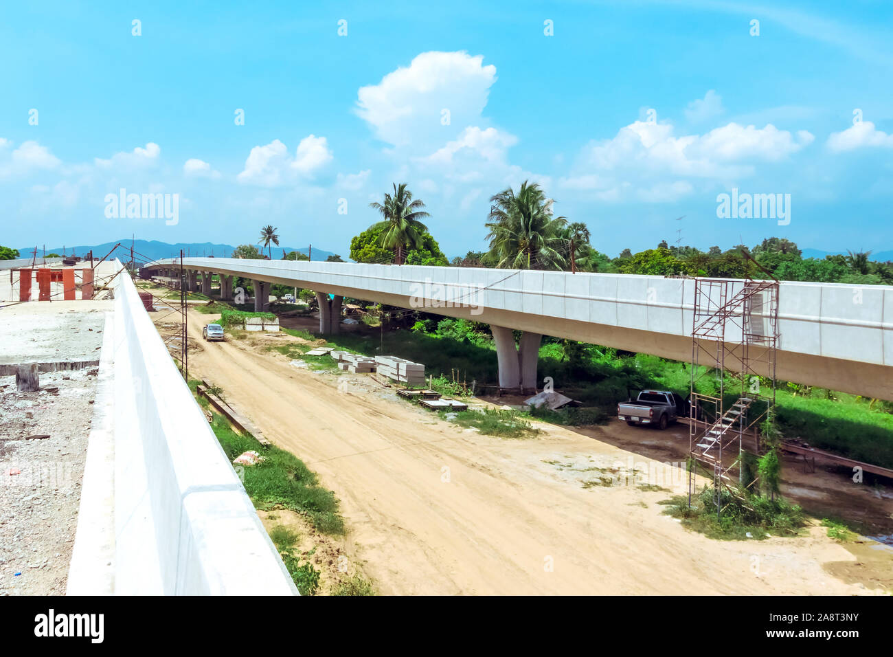 Underside of expressway hi-res stock photography and images - Alamy