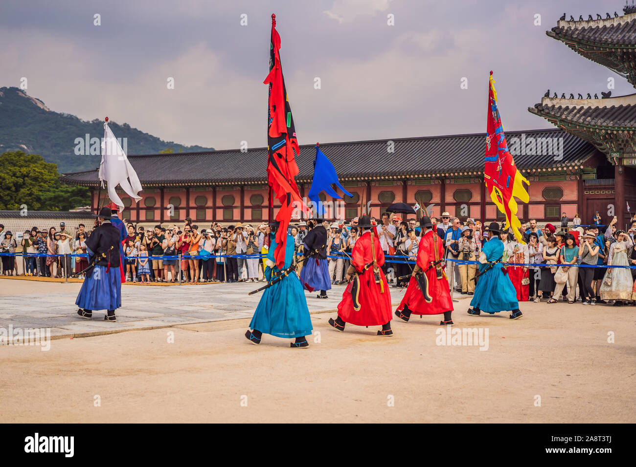 Korean Traditional Gate High Resolution Stock Photography and Images ...