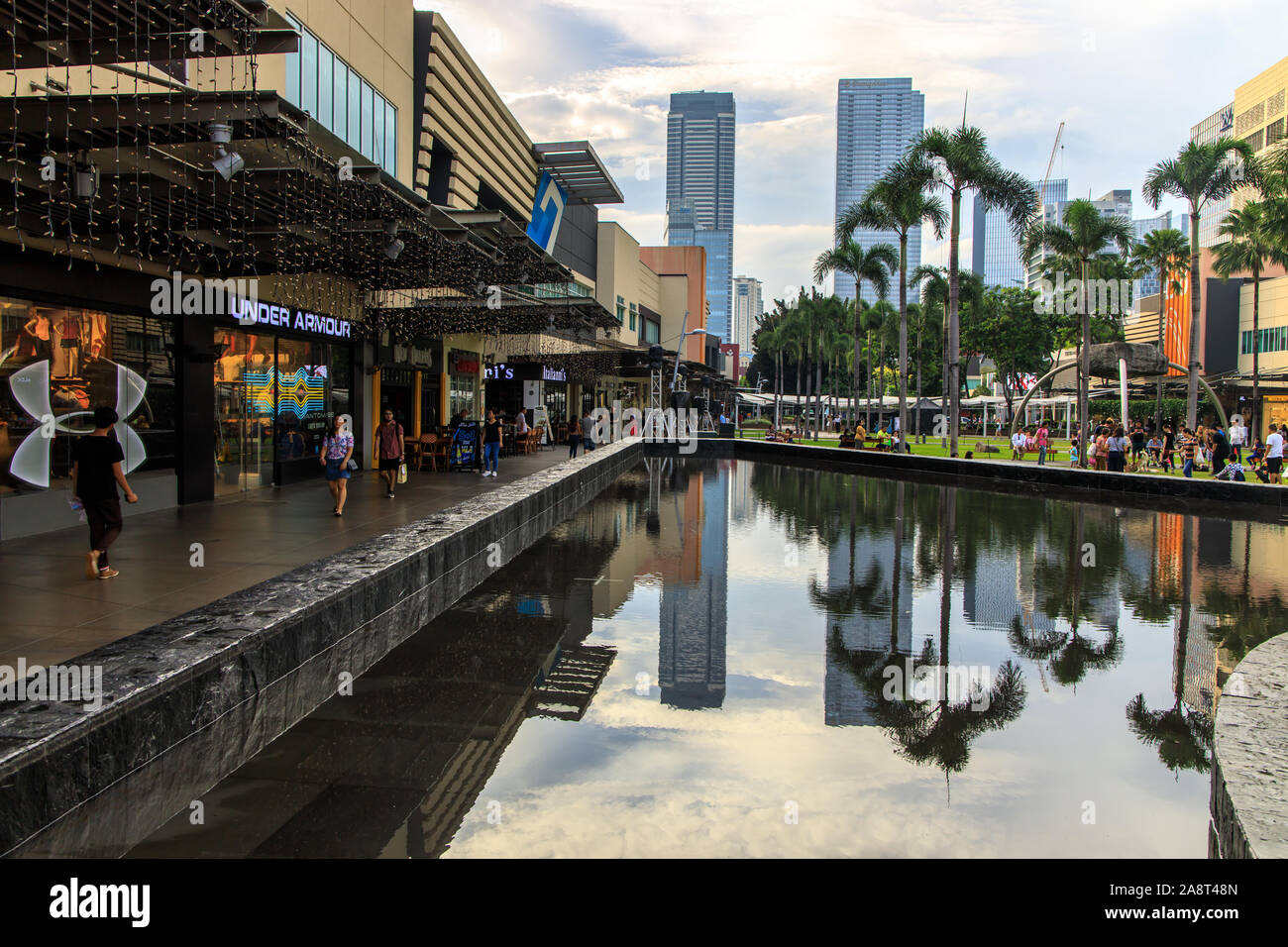 Philippines street scene makati hi-res stock photography and images - Alamy