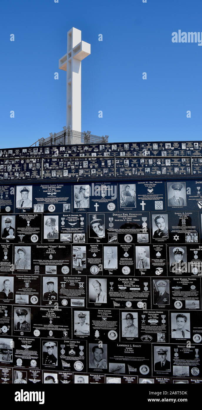 Cross at Mt. Soledad National Veterans Memorial, La Jolla , California ...