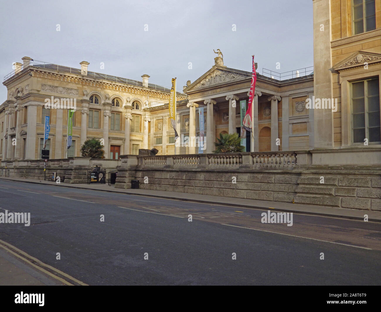 grand entrance and facade of the Ashmolean Museum in Oxford the world's ...
