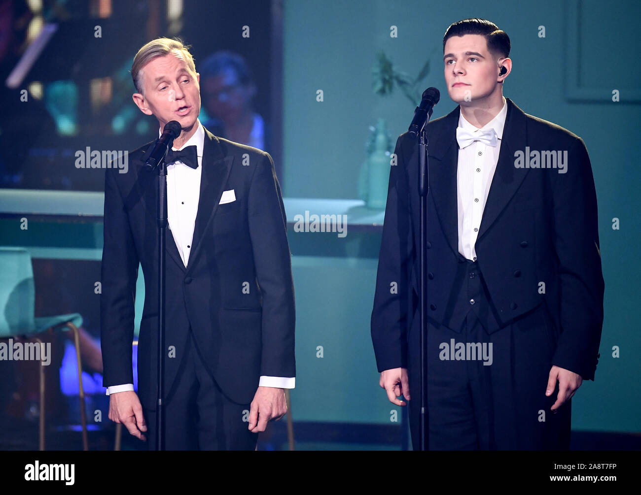 Berlin, Germany. 10th Nov, 2019. Max Raabe (l), musician, and finalist ...