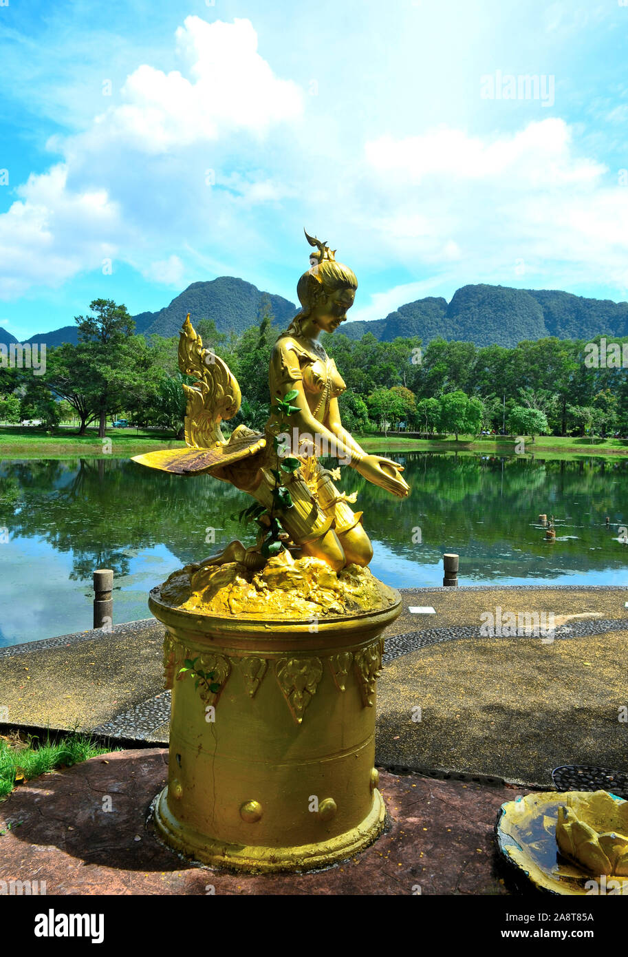 Praying statue background hi-res stock photography and images - Alamy