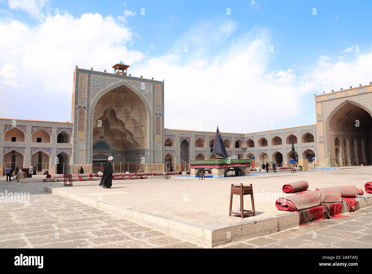 Courtyard of Masjid-e Jameh Mosque (Jame mosque, Friday Mosque ...