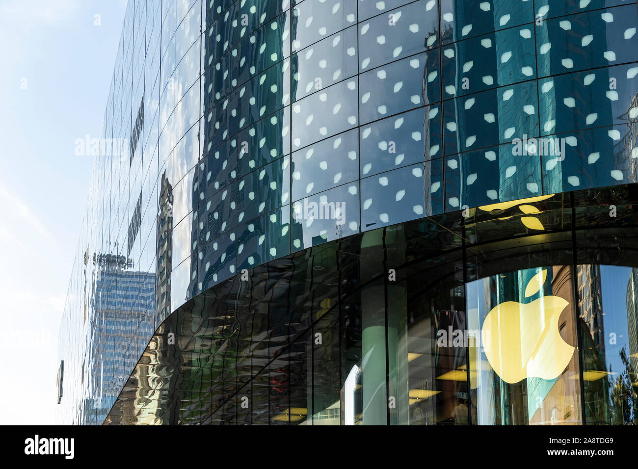 Apple Store Shanghai, China Stock Photo - Alamy