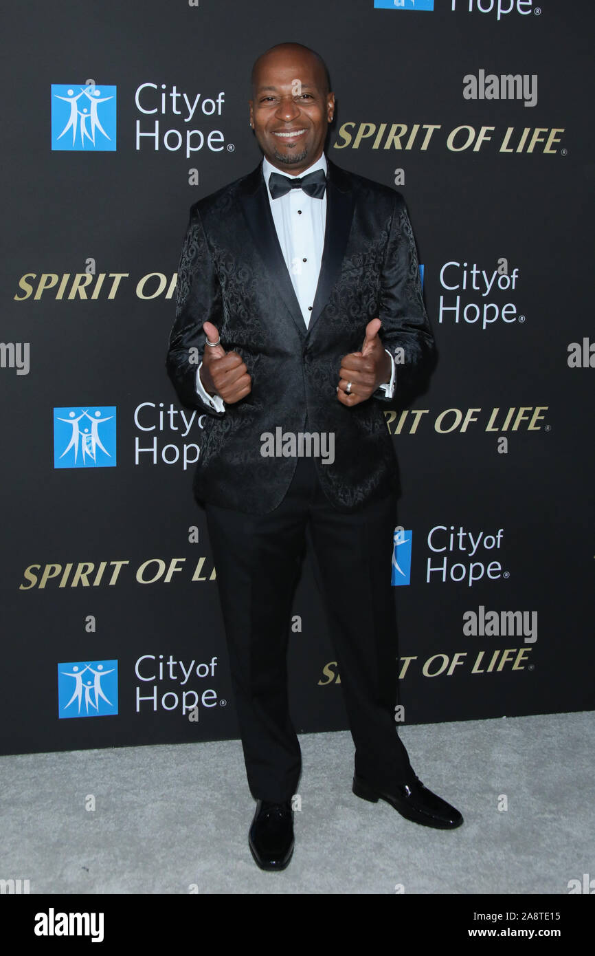 City of Hope Spirit of Life Gala at the Barker Hangar in Santa Monica ...