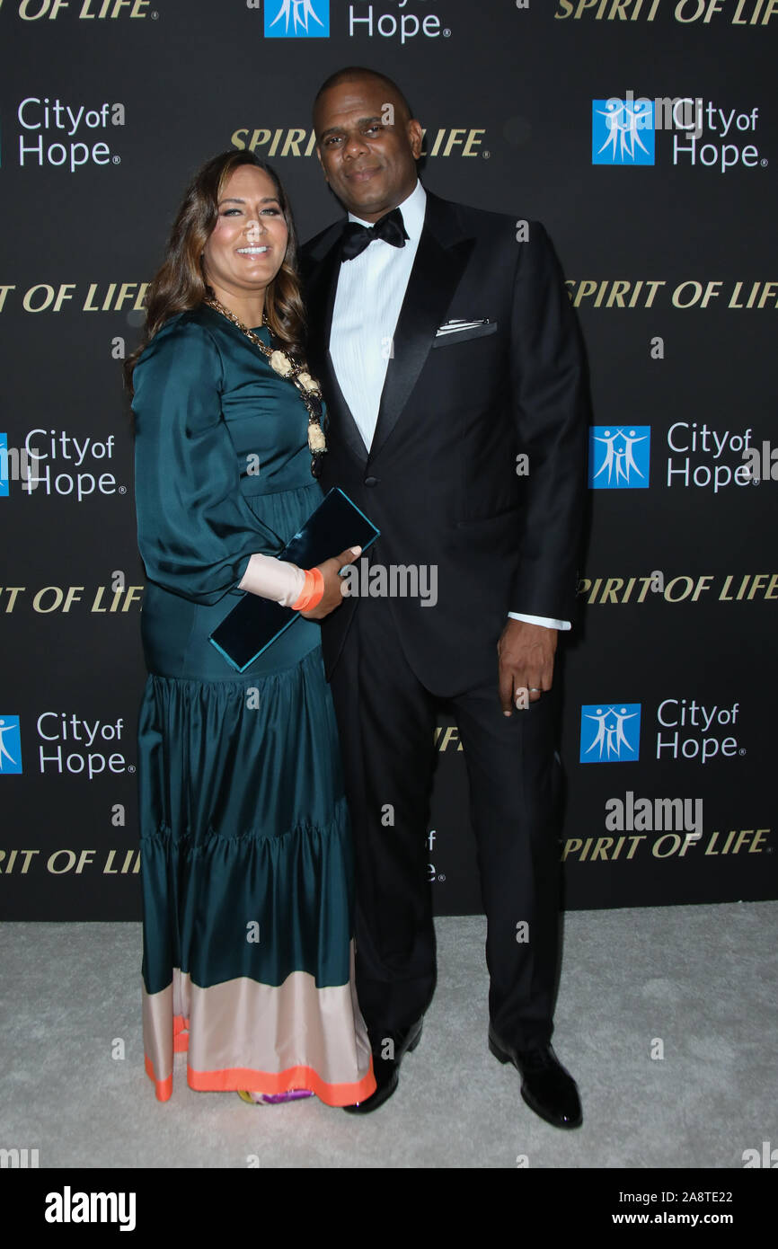 City of Hope Spirit of Life Gala at the Barker Hangar in Santa Monica ...