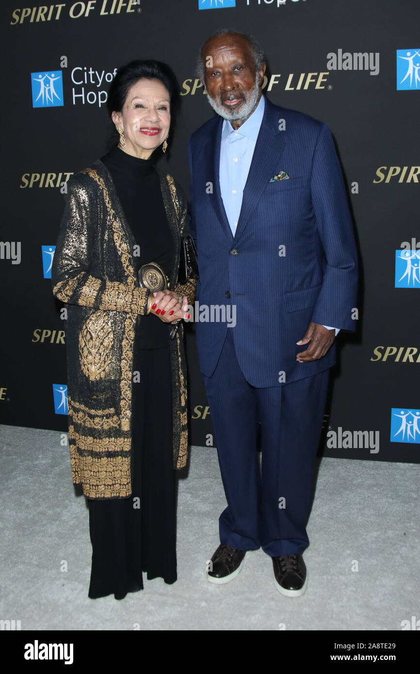 City of Hope Spirit of Life Gala at the Barker Hangar in Santa Monica ...