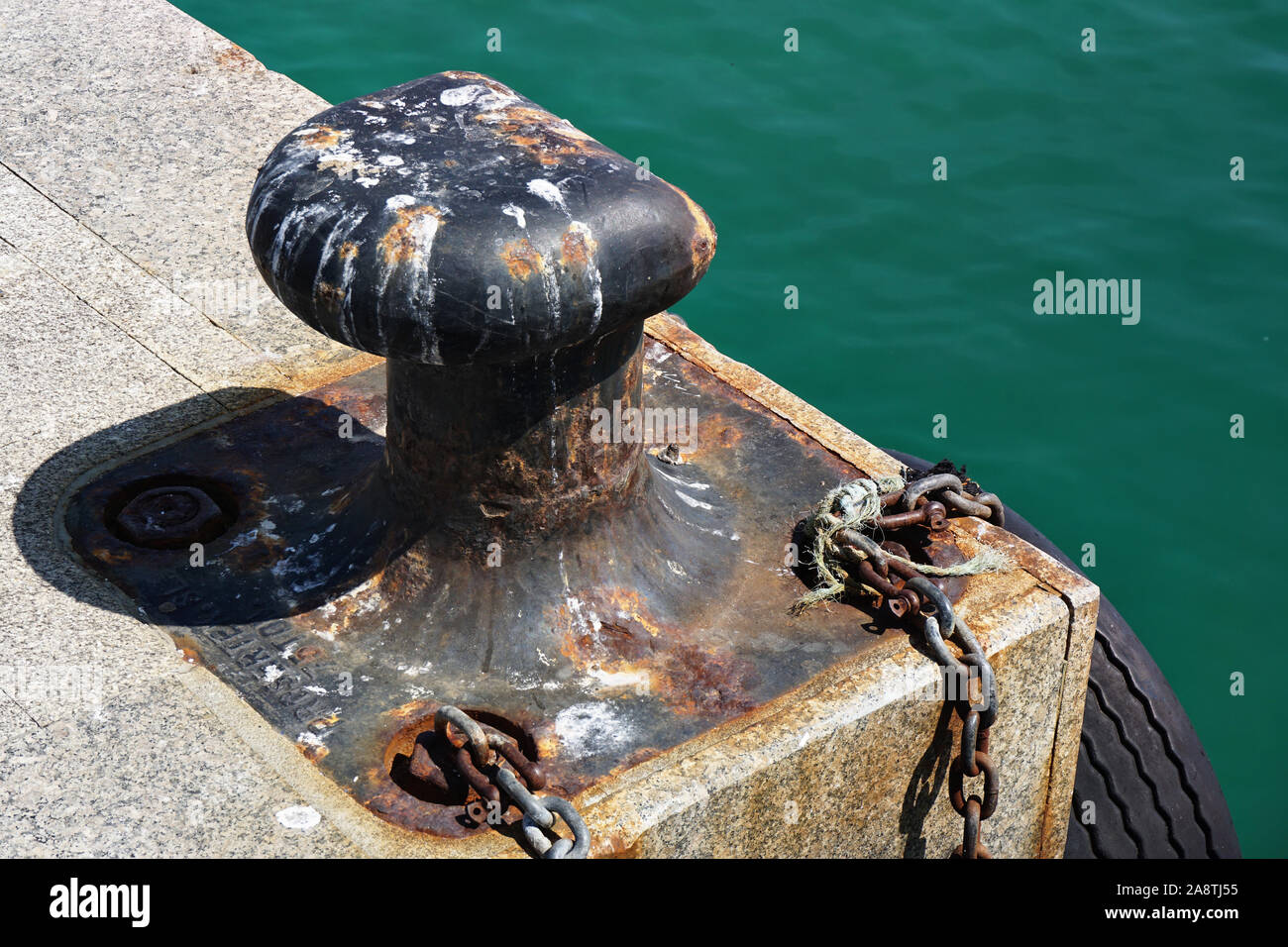 Docking boat knot hi-res stock photography and images - Alamy