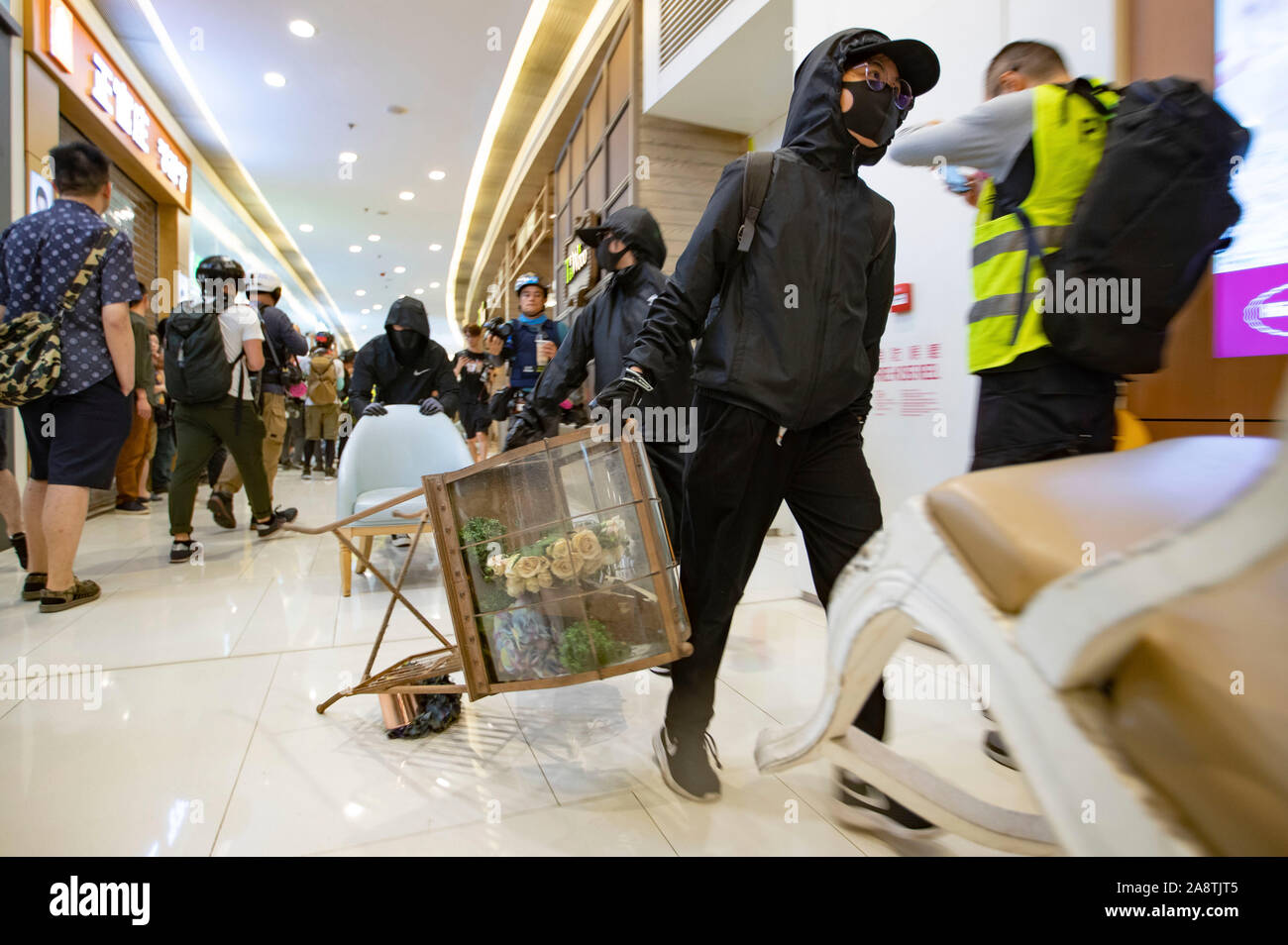 Entrance to a shopping mall hi-res stock photography and images - Alamy