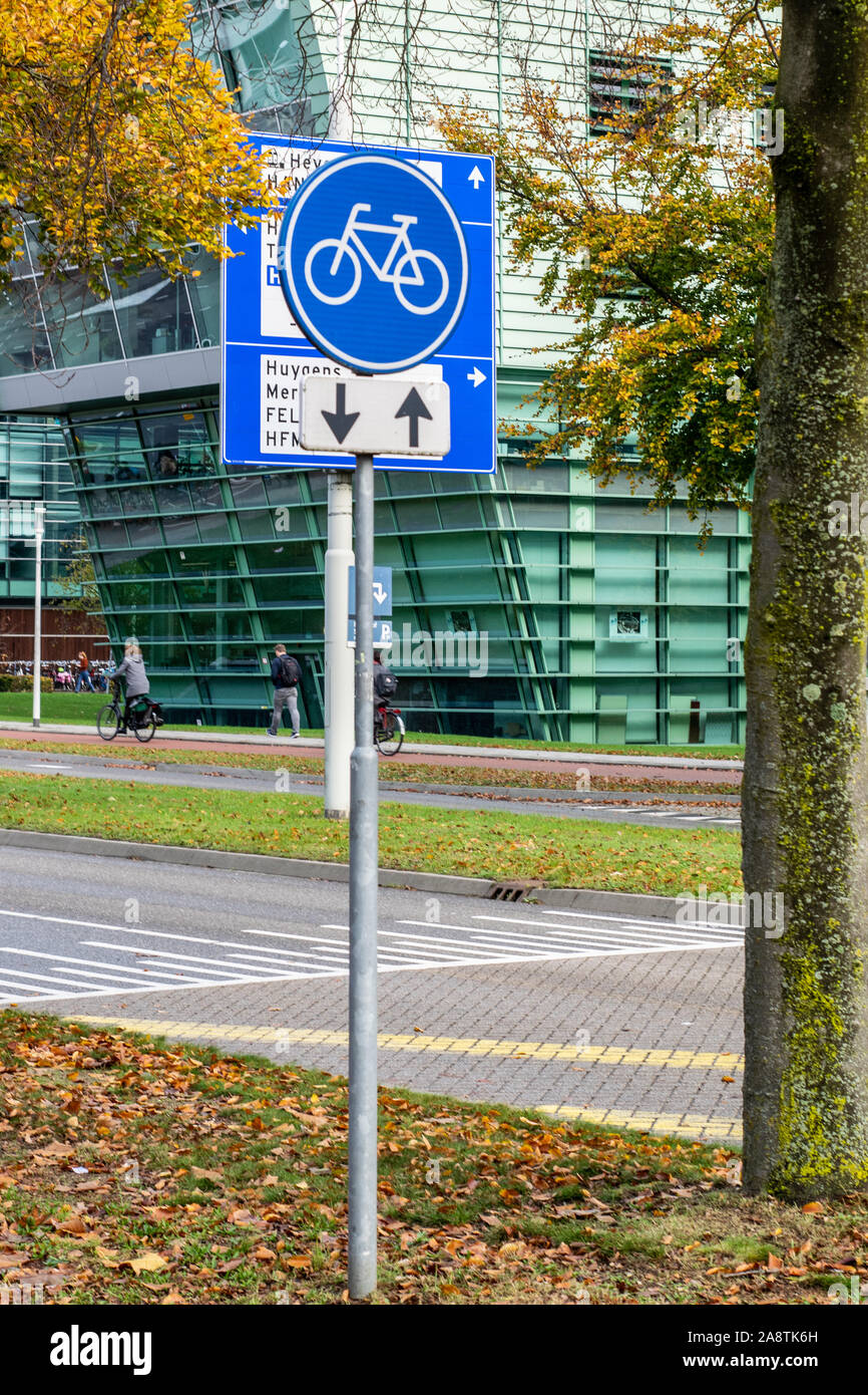Dutch traffic sign: Bike path Stock Photo - Alamy